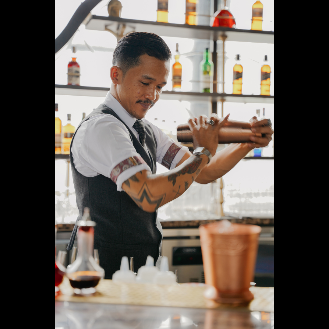 Layanan Cocktail Bar di Izzy Social Club | by Sylvia | Aug, 2024 | Medium