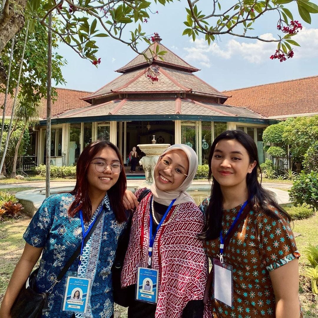 Cerita Hackathon RASA Group: Akhirnya kita ketemu Generation Girl! 😆 ...