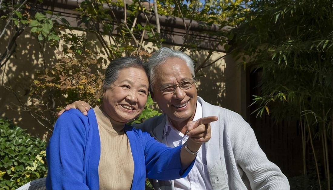 老年時，夫妻倆到底誰「走得早」？ 冥冥中會出現這3種預兆！ - Sacelo - Medium