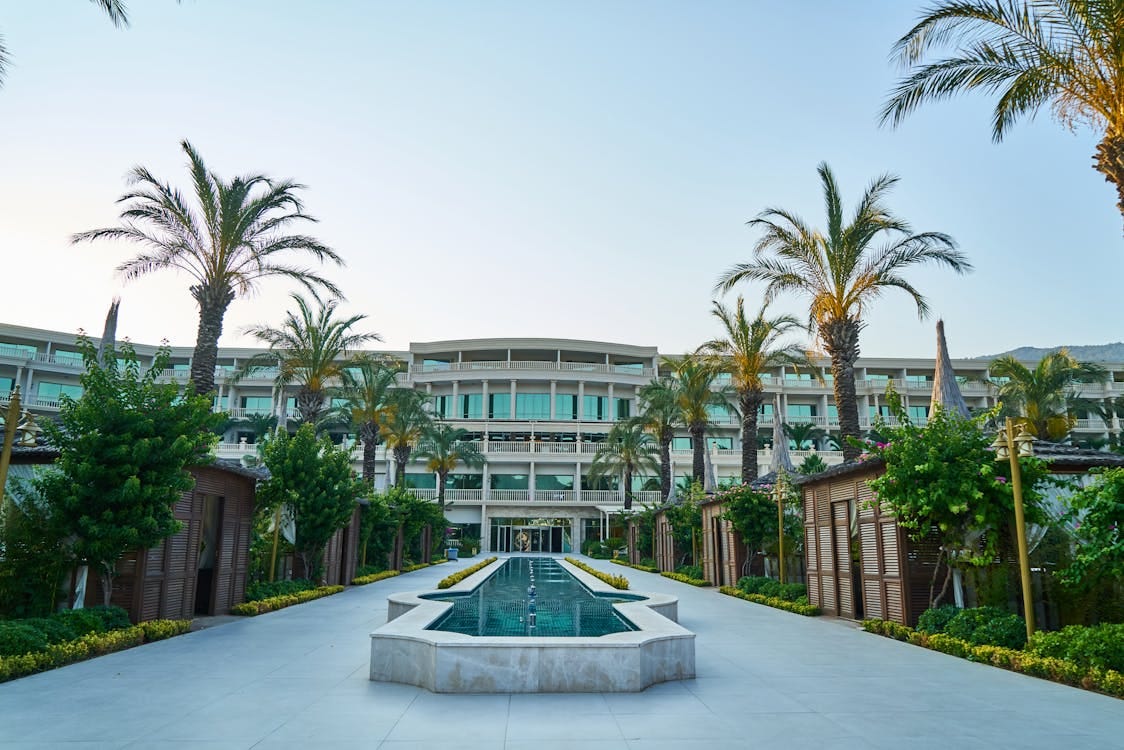 Exploring the Best 5 Hotel Chains for Your Business Travel | by Card ...