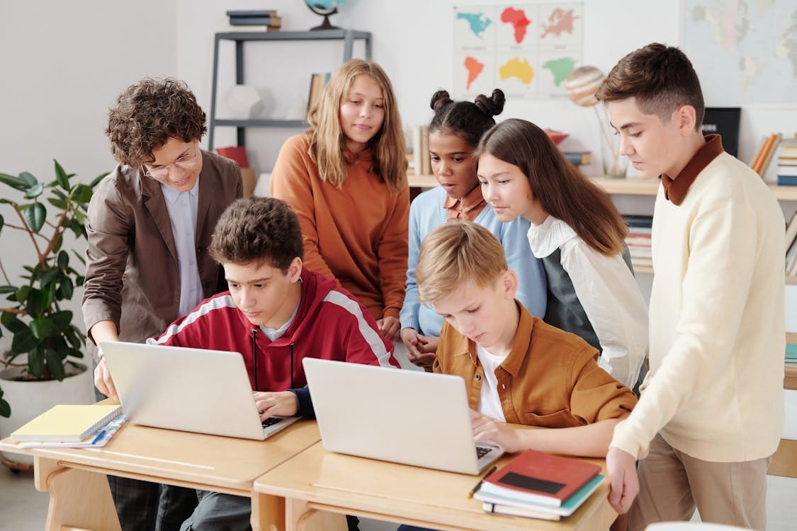 Collaborative Learning in the Digital Age: Tools and Strategies for ...