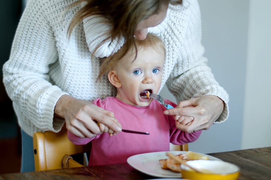 Toddler mealtime etiquette: teaching table manners | by Gurmehak, Zyla ...