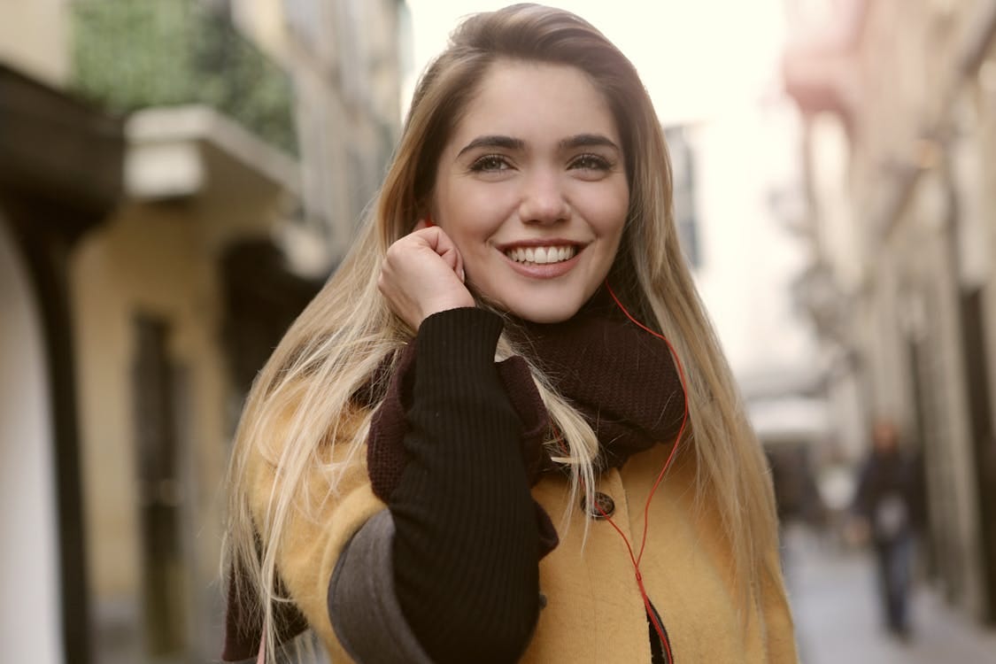 8 Irresistible Traits That Instantly Make Men Notice You | by The Love ...