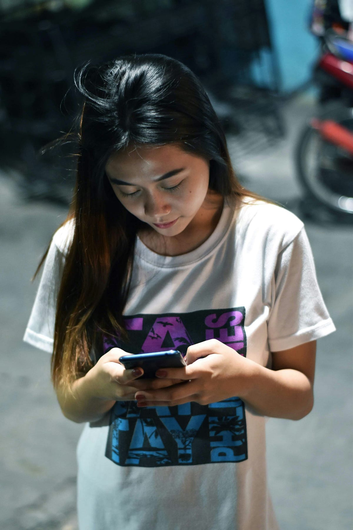 The Death of Thumb Typing: How Each Generation Holds Their Phone ...