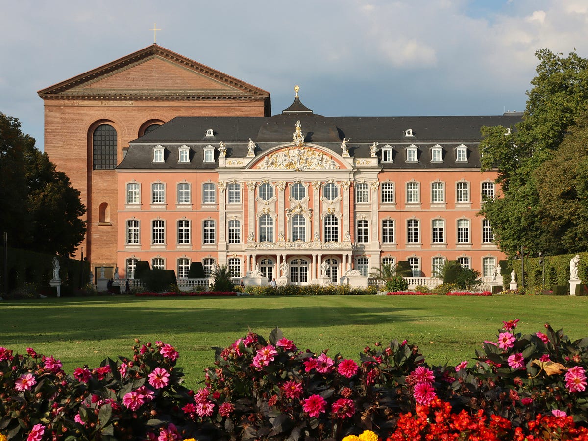 The U.S. Electoral College: Origins, Function, and Debate Amid the 2024 ...