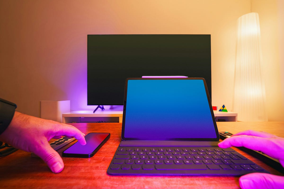 Managing Distractions: Tips for Staying Focused in a Digital Age | by ...