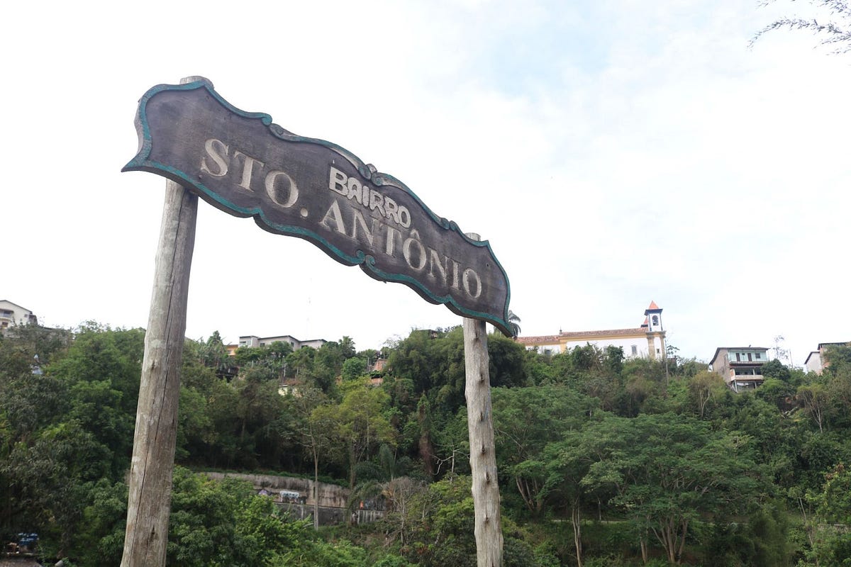 Um bairro com identidade. A história de negligência presente no… | by Aléxia Romualdo | Medium