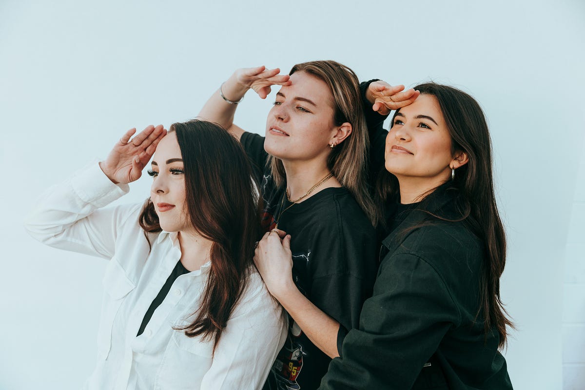 How to Be a Good Hinge in a Polyamorous Relationship | by Polyamory ...