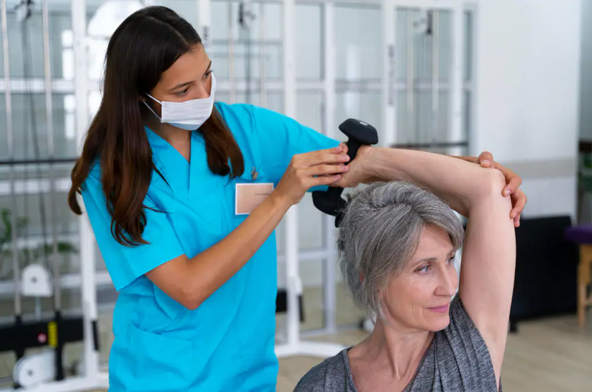 Why Choose a Home Visit for Physiotherapy? | by Home Visiting Physios Ltd UK | Oct, 2024 | Medium