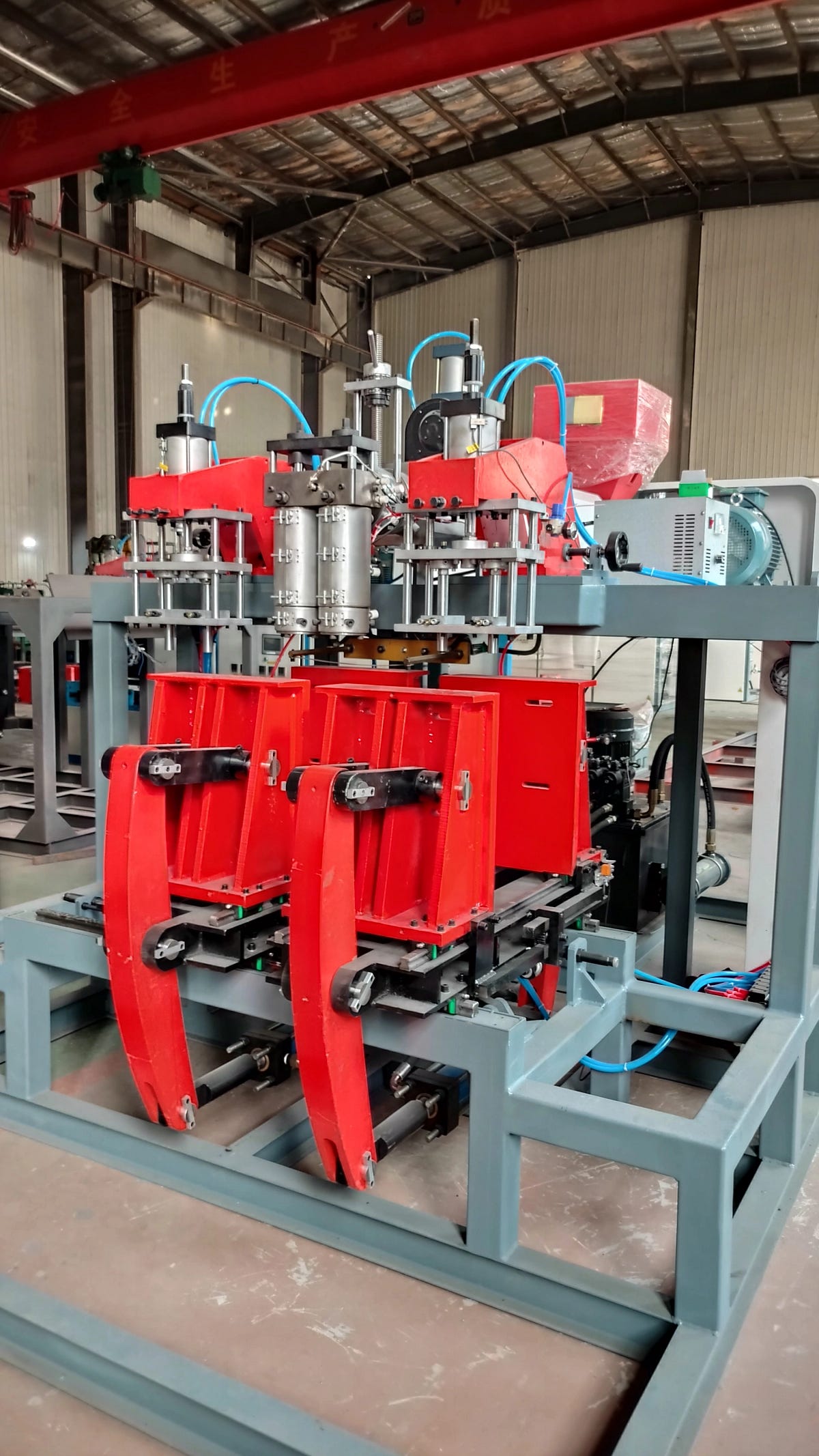 Custom Solutions with the 80 Full Oil Pressure Blow Molding Machine ...