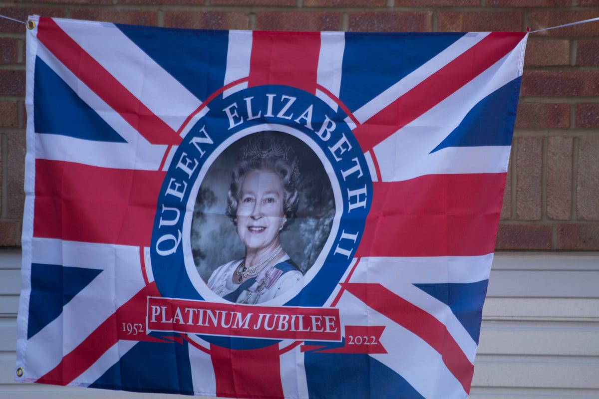 The Amazing Reign of Queen Elizabeth II - The Shortform - Medium