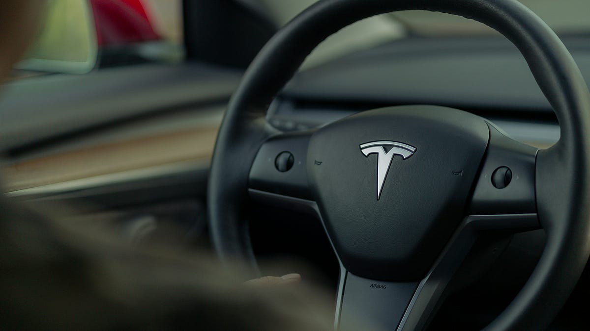 Tesla’s Robotaxi Dreams Are Dead. And Musk is running away from the ...