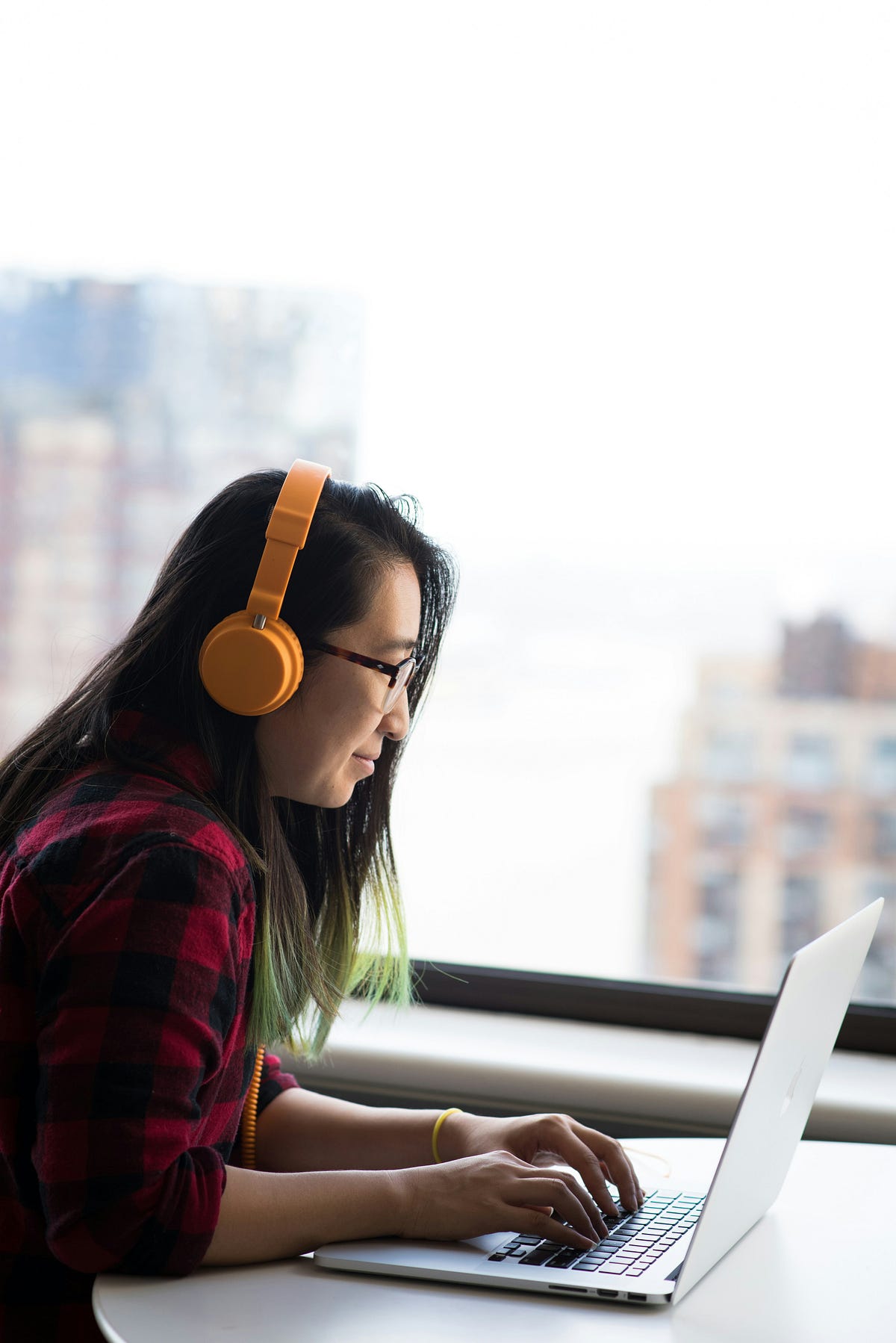 Why Women Outperform Men in Content Writing (And No One’s Talking About ...