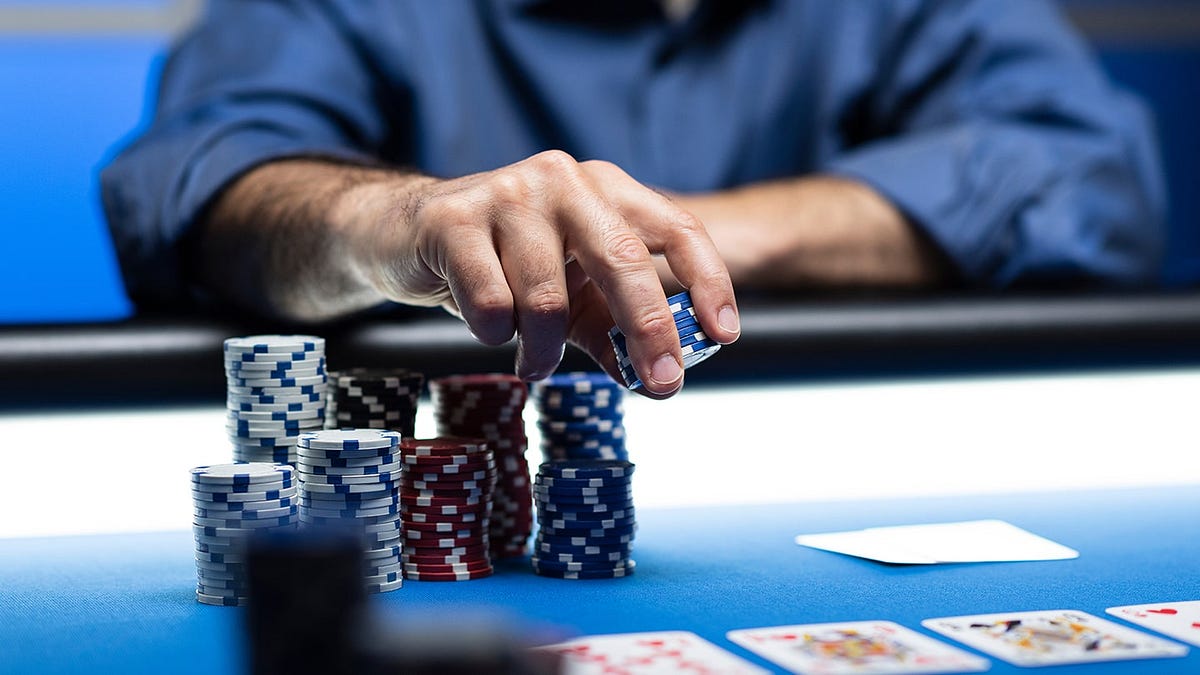 The Poker Straddle: What Is It And How To Play It? | by Webgamb | Jul ...