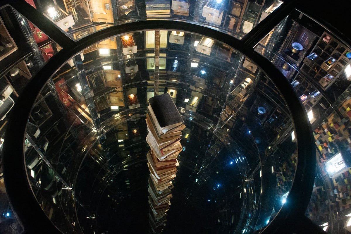 Through the looking glass: Mark Justiniani’s Void of Spectacles comes ...