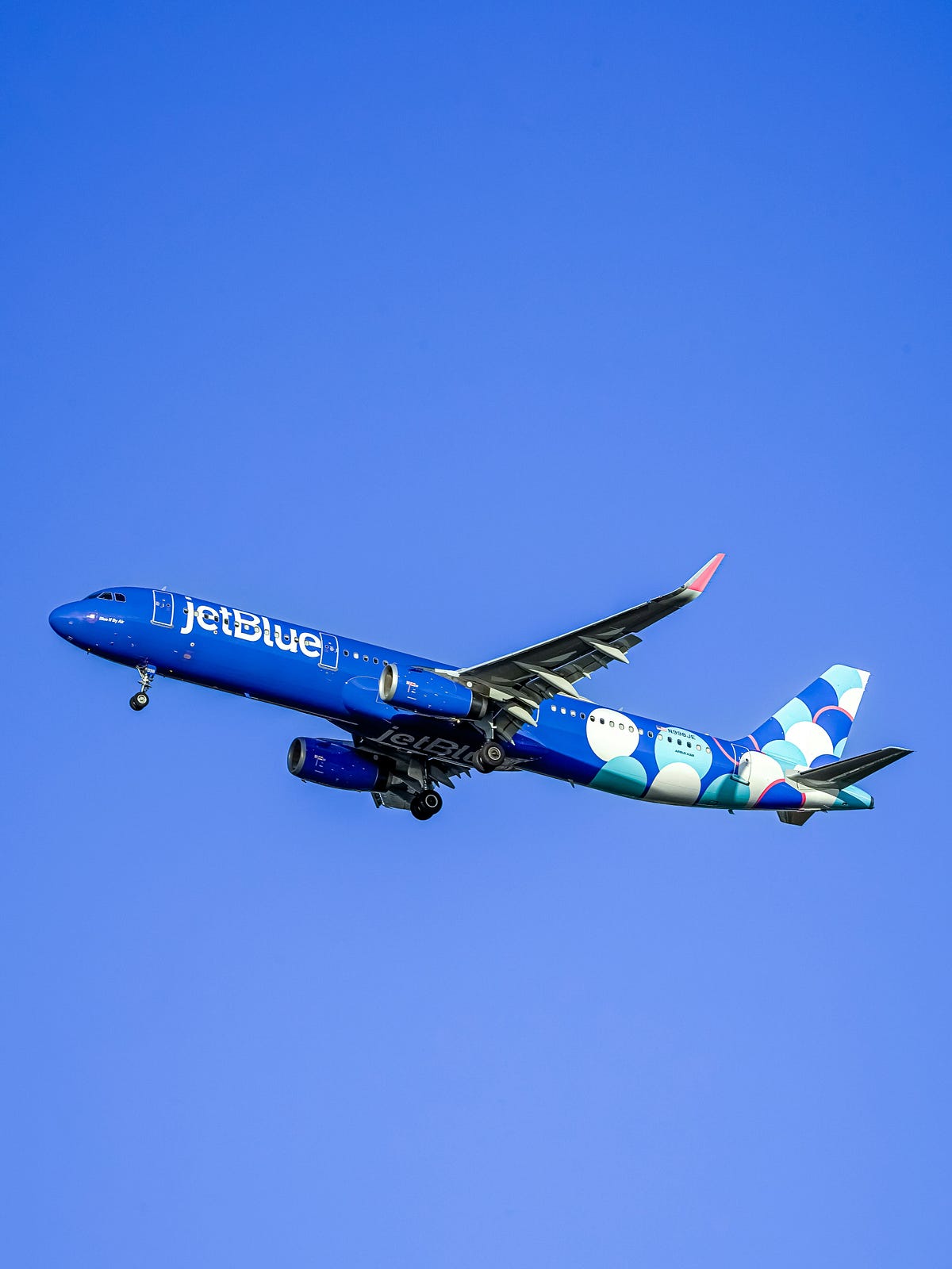 The Rise, Fall, and Return of JetBlue | by Soumya Srivastava | Follower ...