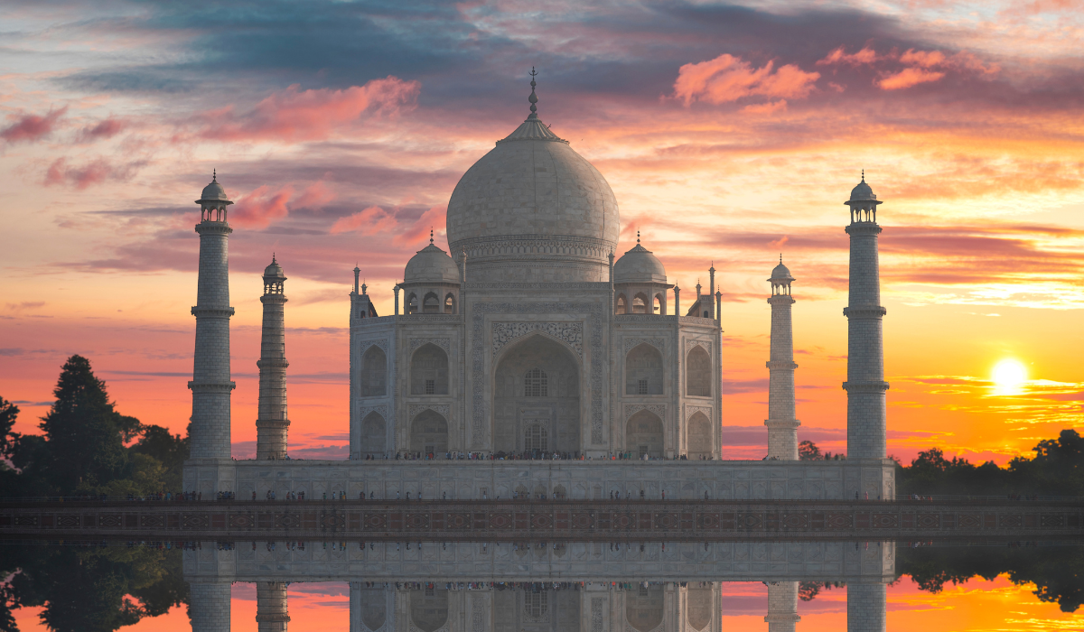 A Perfect Same-Day Agra Tour: Taj Mahal Sunrise, Agra Fort & Smooth ...