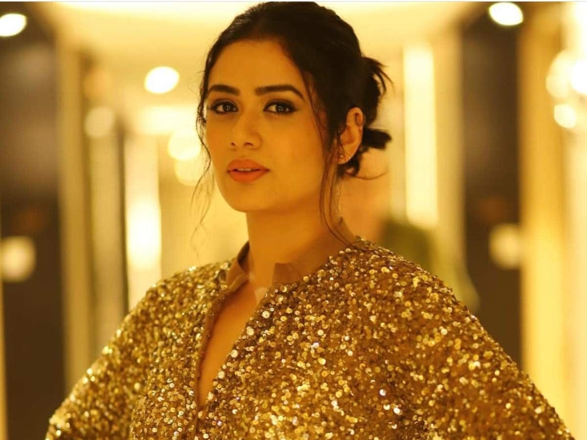 Girika oak Bra size ,Body measurement,Bio,Age,Networth ,Weight,Husband ...