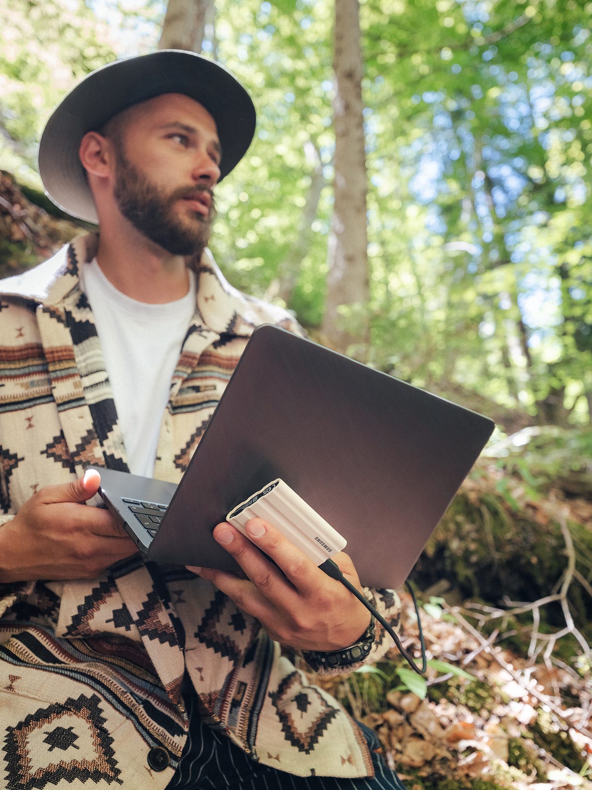 Travel & Working. There are many positives to working… | by Eren Solu | Medium