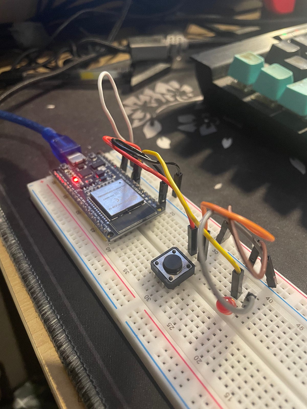 ESP32 Project #2 — Input/Output. Hii semua, kembali lagi dengan aku… | by Rizqi Andhika | Medium