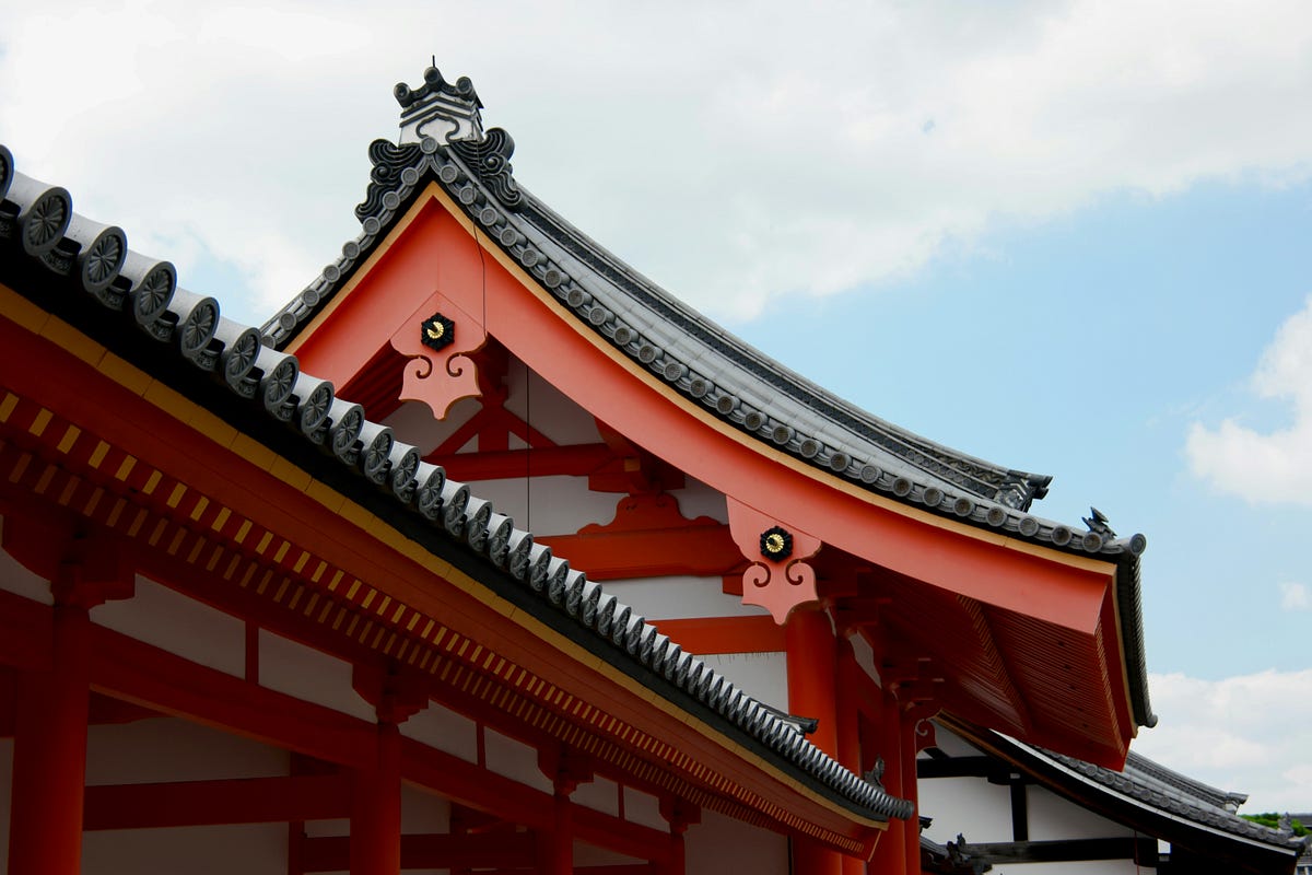 Kyoto’s Modern Architecture: A Contrast to the Ancient | by Yin-Le Wang ...