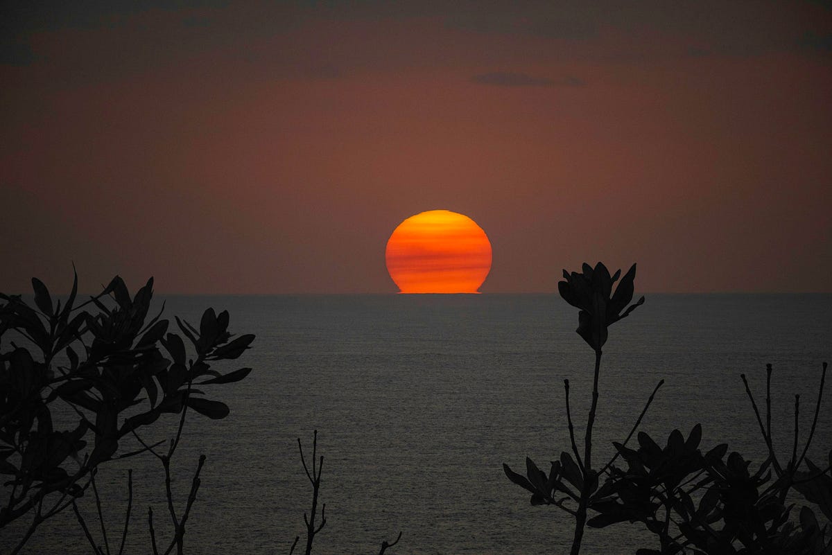 The smoky haze rolls in across the Indian Ocean | by Dion Groove | Nov ...