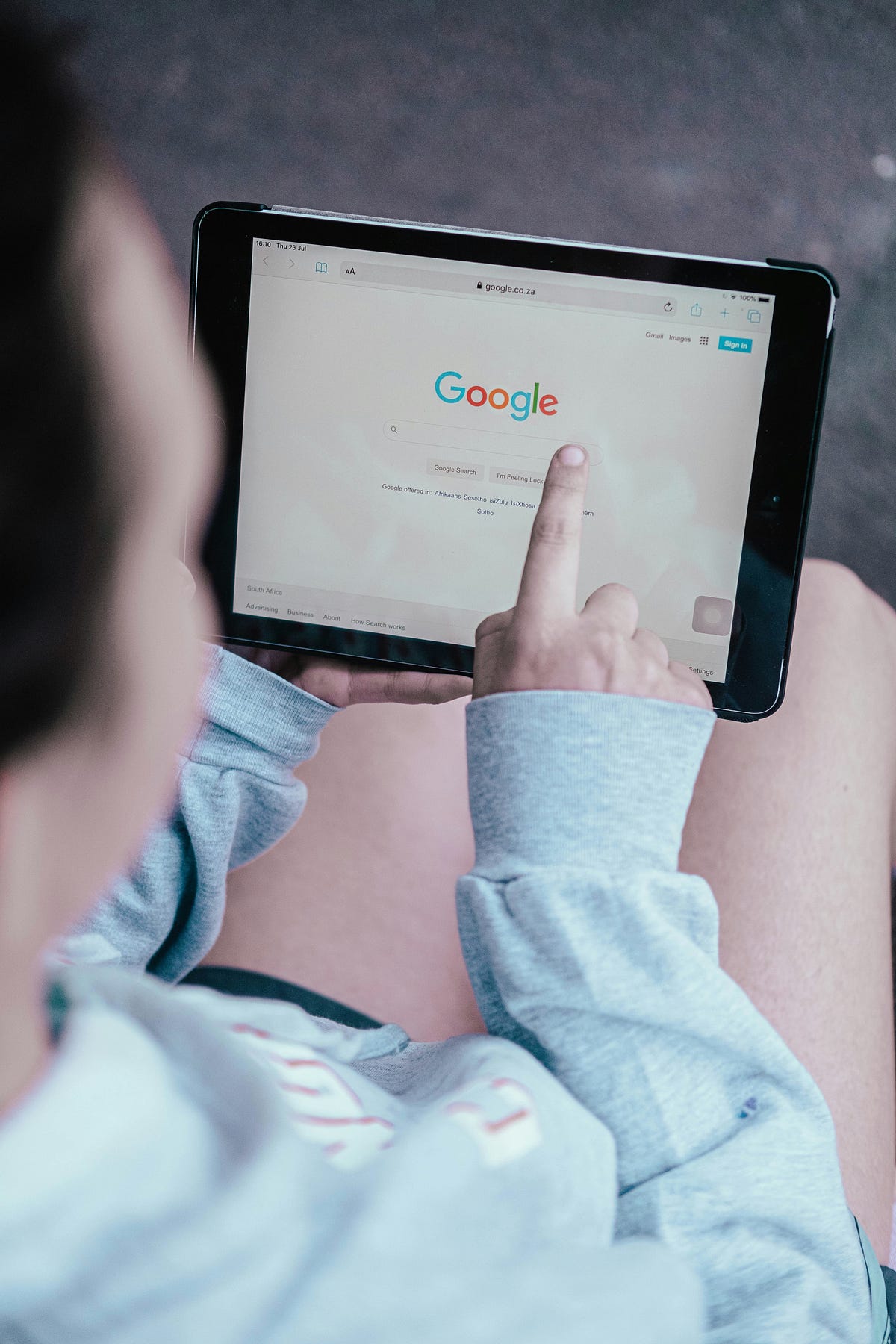 What are the benefits of efficient internet searching | Medium