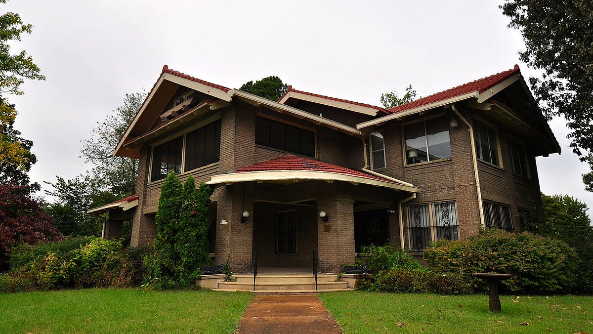 The ‘Alfred W. Greer House’ Was Built in 1915 and the Interior Woodwork ...