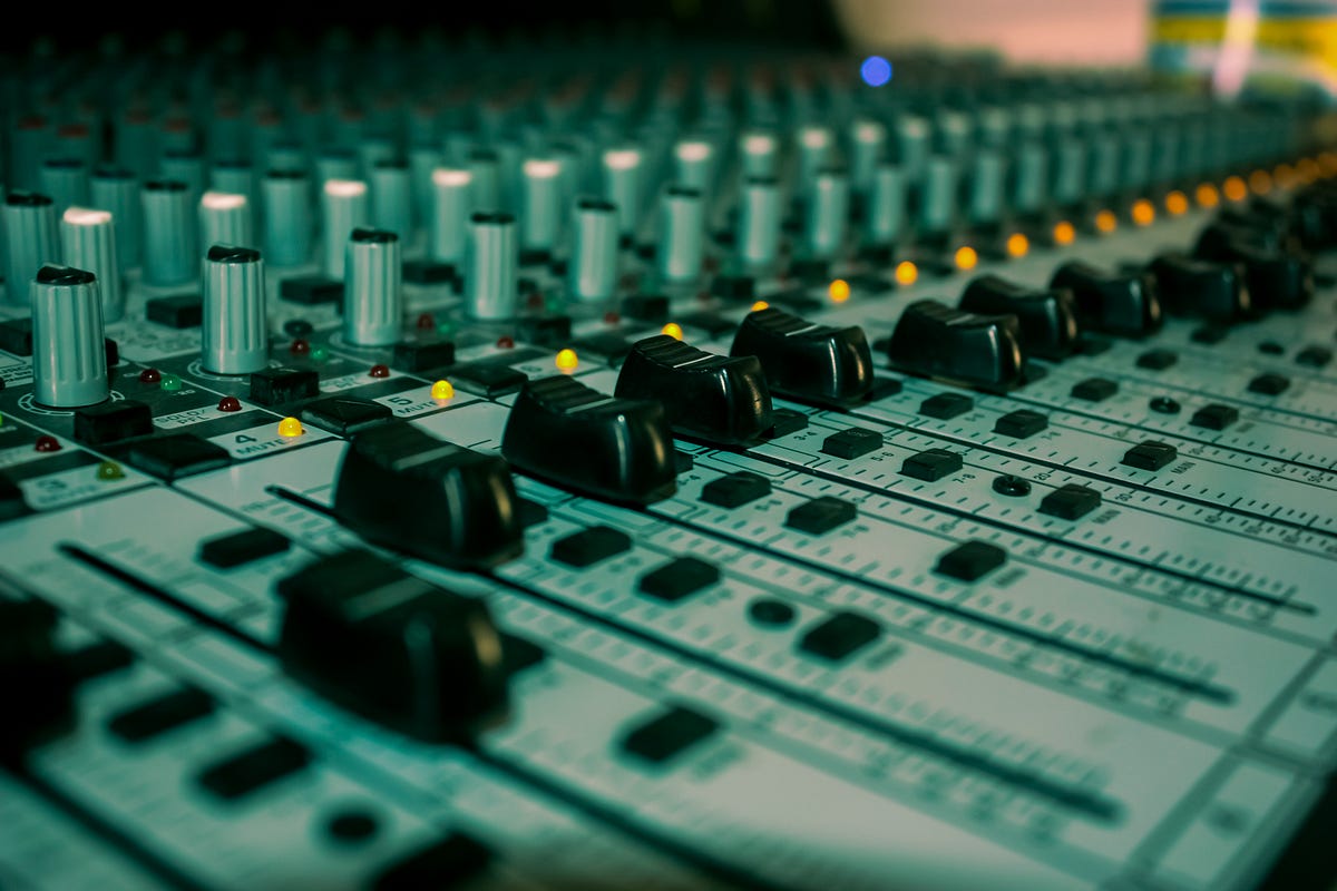 Comparison of Hyperparameter Tuning algorithms: Grid search, Random ...