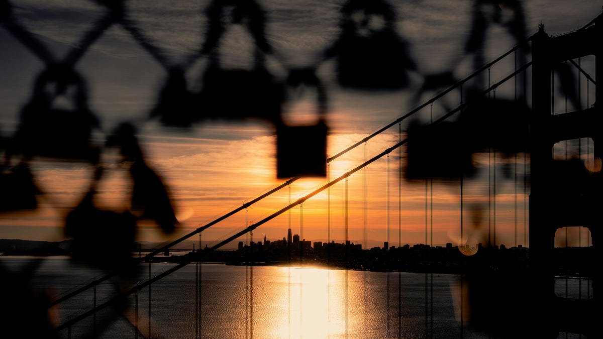 Alat Eksekusi. Photo by Kellen Riggin on Unsplash | by arinisaaa | Medium