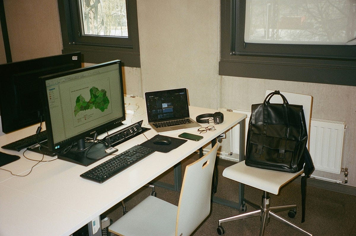 Best Dual Monitor Setup for AutoCAD Productivity | Medium