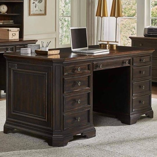 Large Executive Desks | by Daniel Duran | Jul, 2024 | Medium
