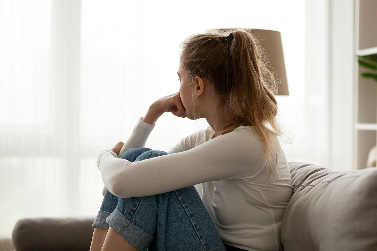 10 Signs You’re Slowly Realizing Most People Are Just Pretending to ...
