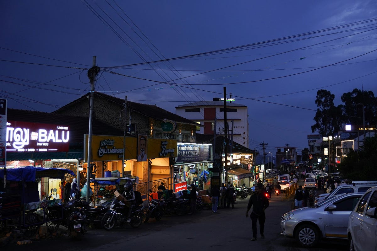 Melihat Dunia Perspektif Warung Madura | by NICO YANUAR | Berbagi ...