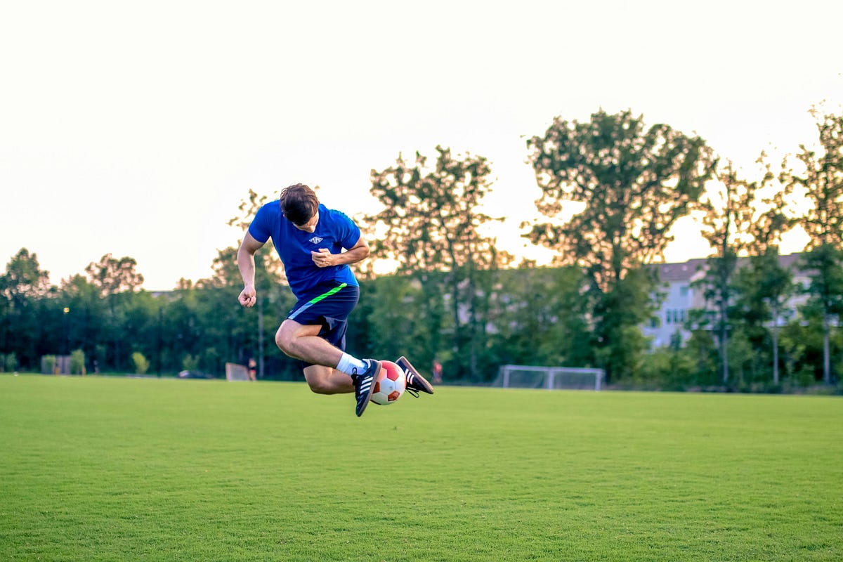 Best camera and lens to record soccer games | by Sharon Advik | Medium