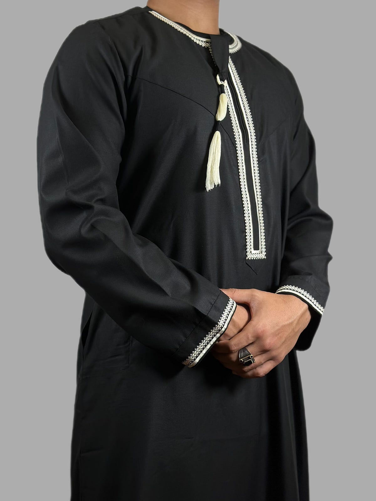 LUXURY BLACK AND CREAM OMANI THOBE | by Alhaqthobes | Mar, 2024 | Medium