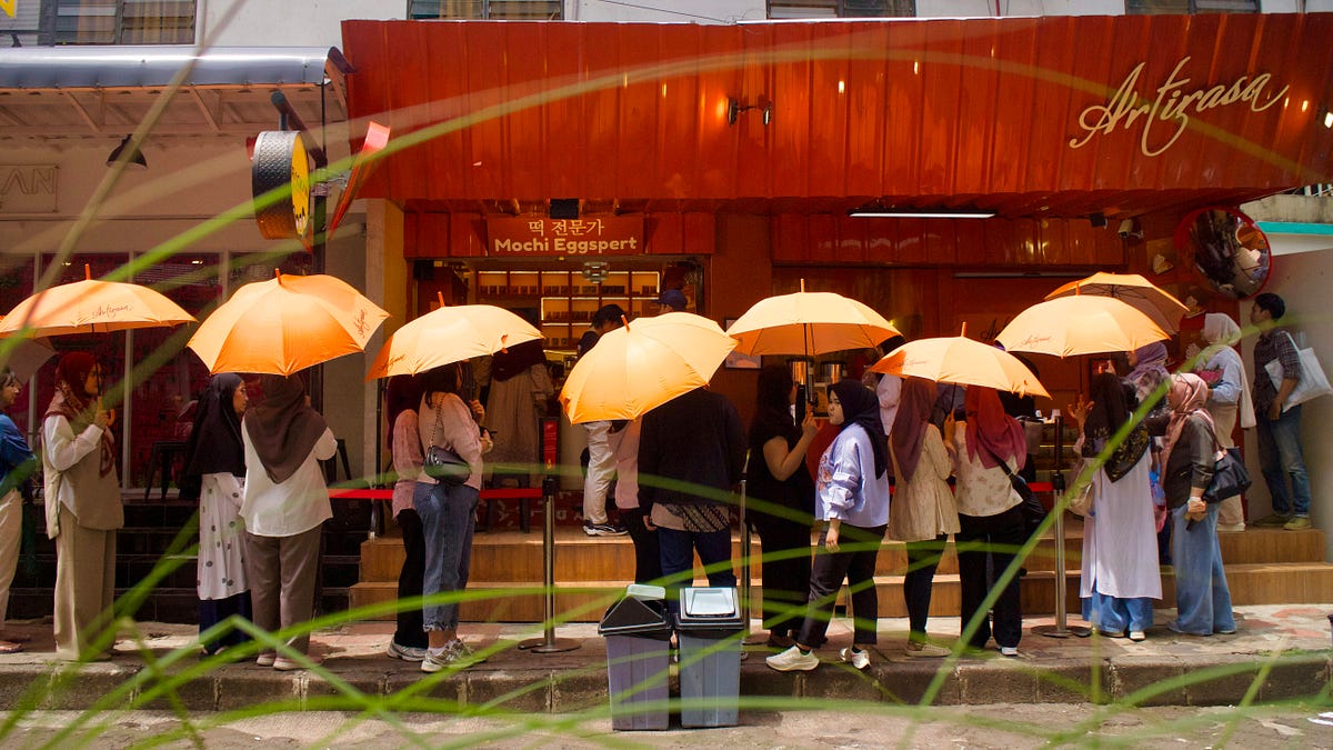 Why We Wait. What our queuing behavior says about us | by George ...