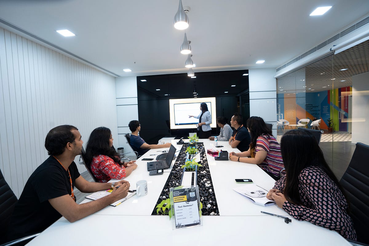 Cara Cerdas Presentasi Webinar yang Menarik Audiens | by Team Mayar | Medium