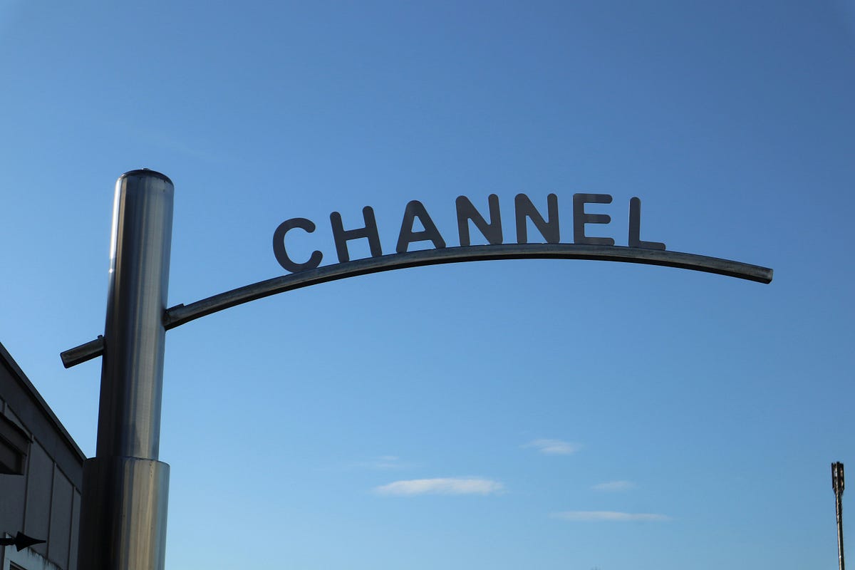 Why Senior Developers Use Channels Differently (Advanced Channel Patterns) | by Syarif | Sep ...