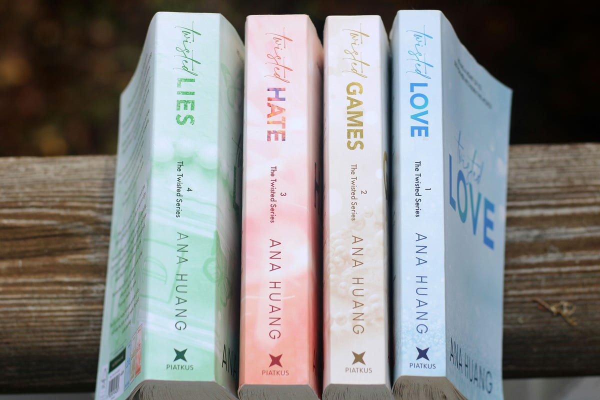 15 Romance Tropes Readers Can’t Stop Obsessing Over (And Why They Work ...