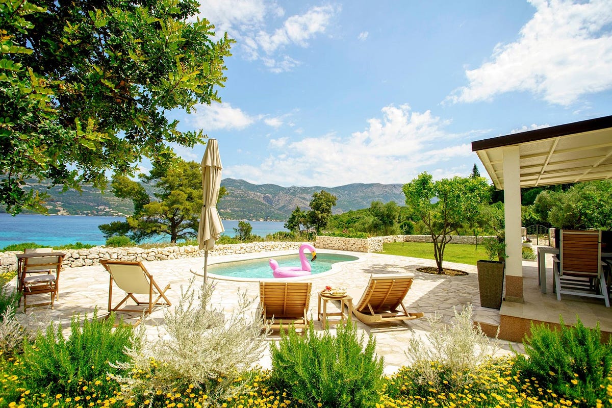 Airbnb’s AI-powered photo tour using Vision Transformer | by Pei Xiong ...