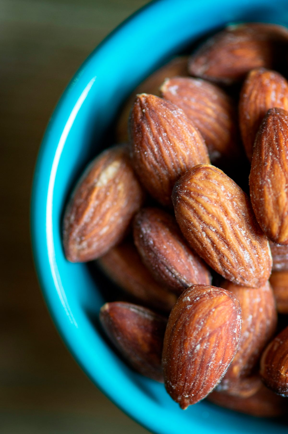 Benefits of Eating 6 Soaked Almonds Every Moring | by Motaz Majed "My ...