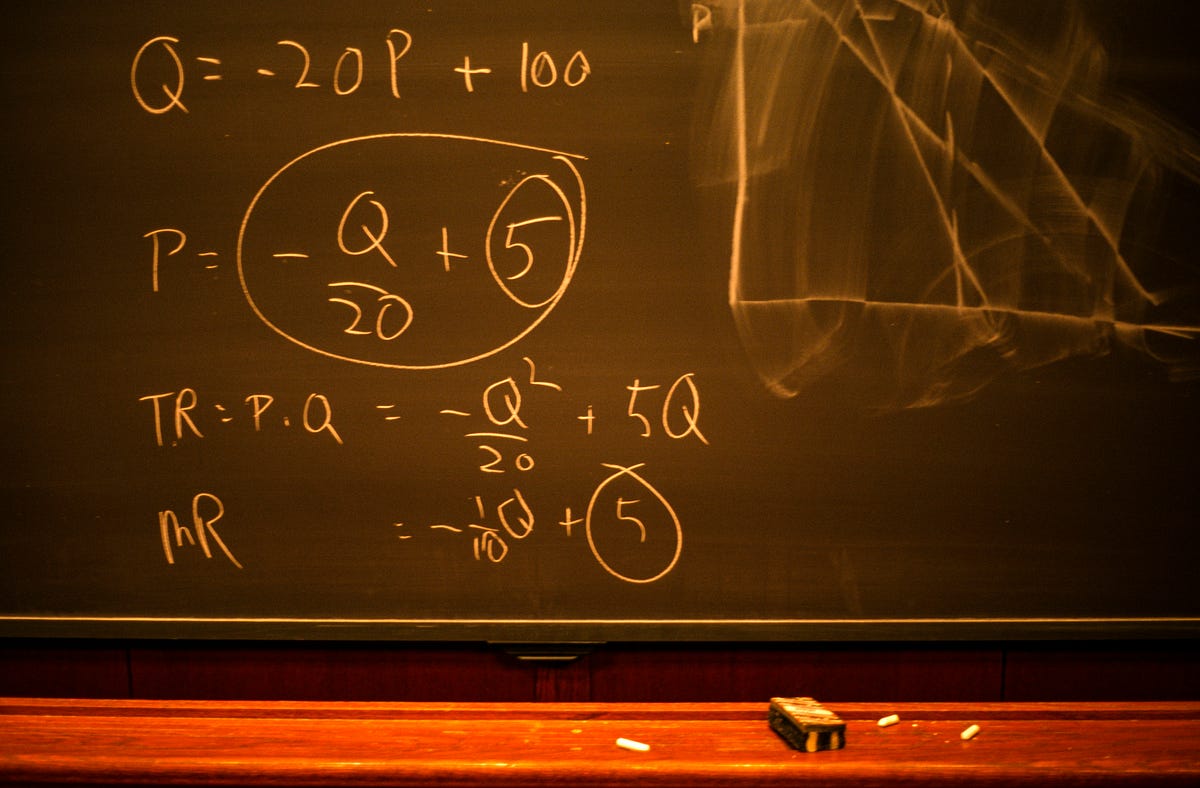 Long-Run Growth: Solow-Swan Model | by Augusto Gonzalez-Bonorino | R ...