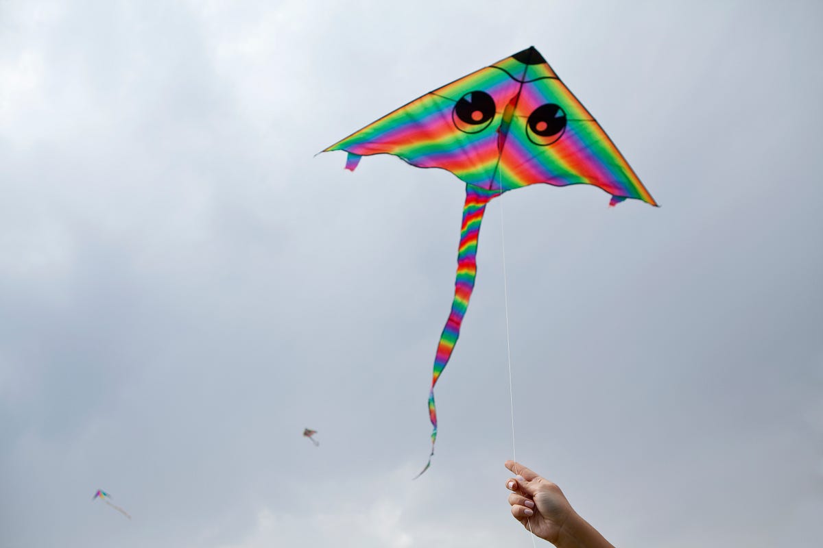 Thinking Sideways: Harnessing the Power of Lateral Thinking | by Mj Jens | ILLUMINATION | Medium