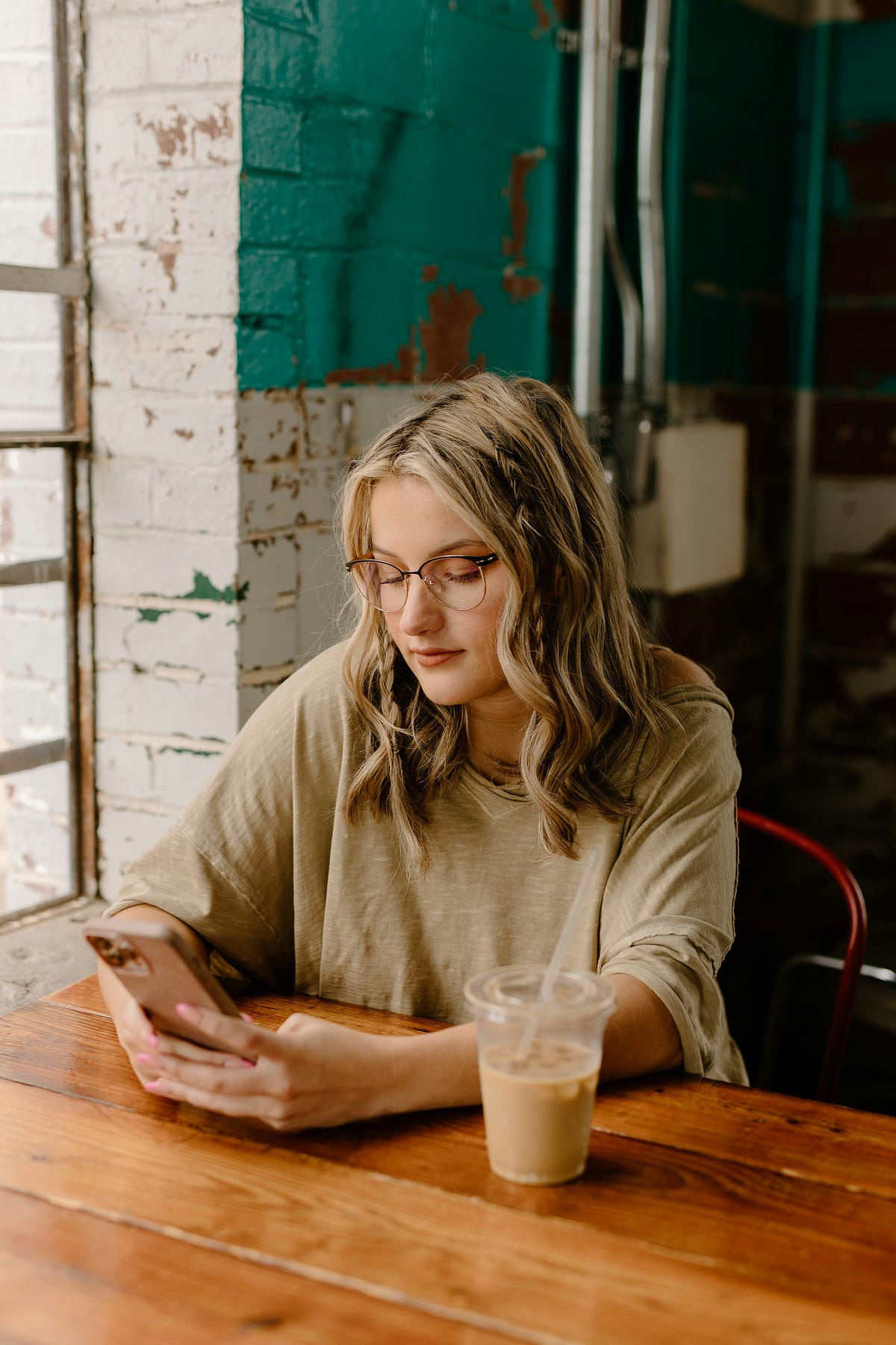 Why Men Who Slide Into Your DMs Aren’t Serious | Why Men