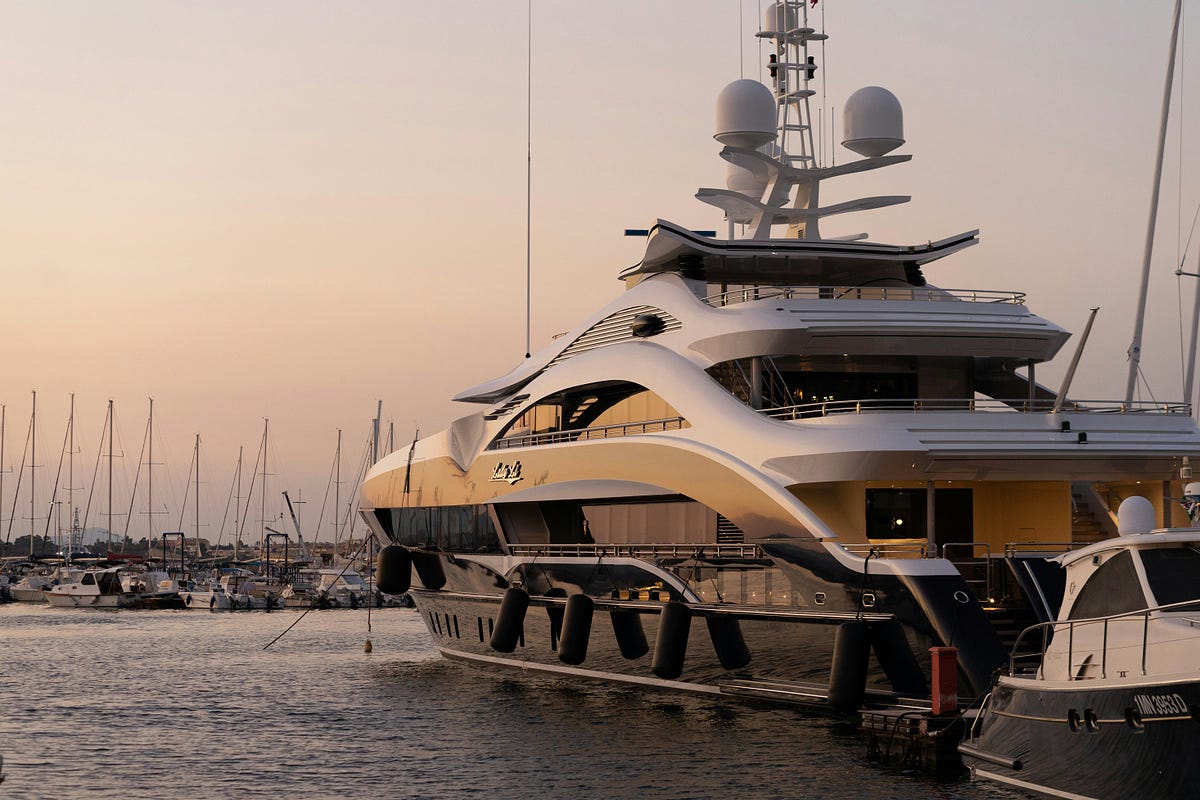 The Timeless Elegance of Old-Money Living: Yacht Clubs, Polo Matches ...