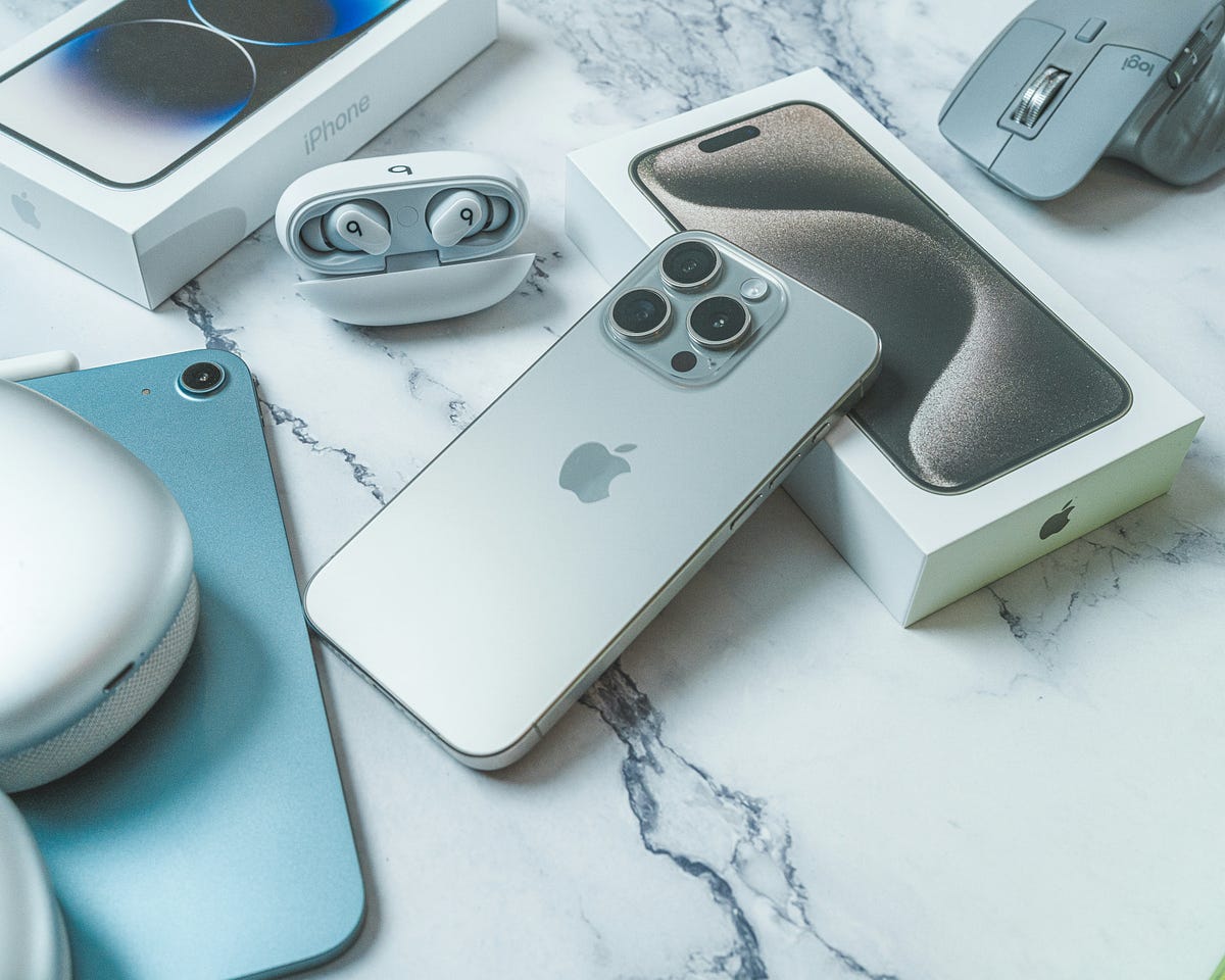 Apple 16 Pro VS Samsung top Model | by "Prasad Tambade: Chronicles of a Curious Mind" | Medium