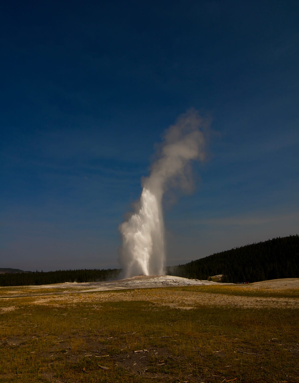 Exploring the Fascinating World of Geysers: Nature’s Powerful Eruptions ...