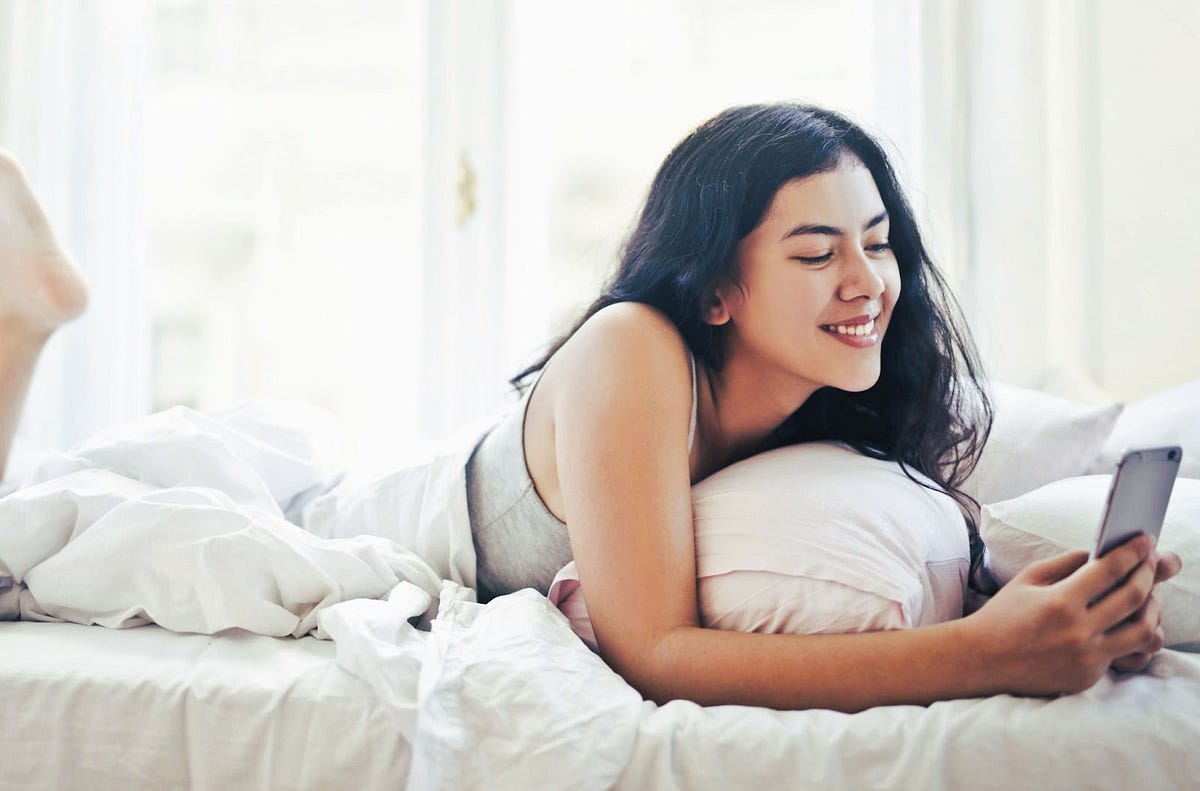 Long-Distance Dating: Why It's Okay to Try It | Hello, Love