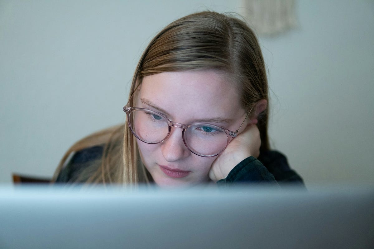 The 11-Minute Daily Habit That Counters Screen Damage (Backed by ...